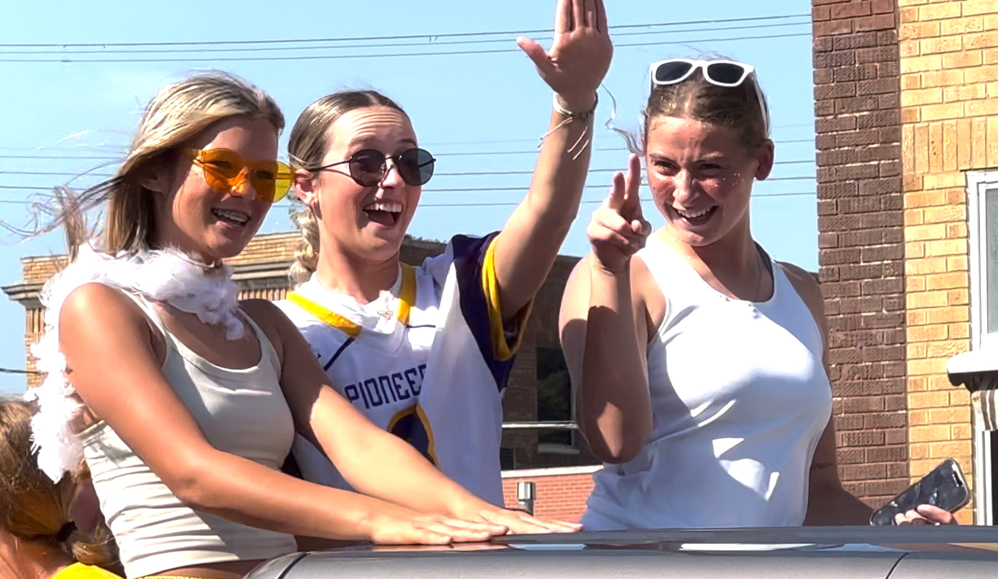 Pioneers homecoming parade - RIVER COUNTRY - NEWS CHANNEL NEBRASKA
