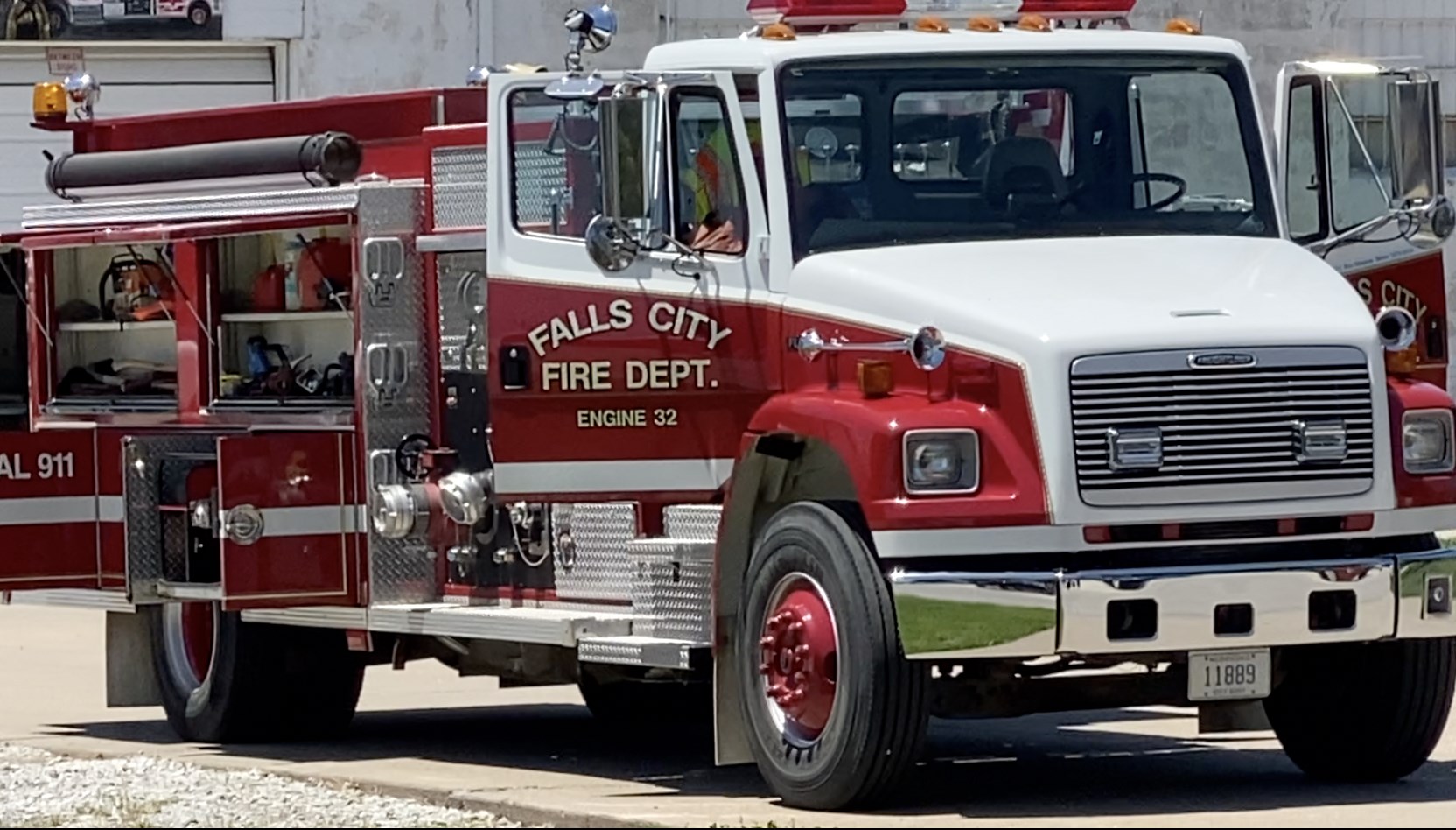 Falls City Fire Department responds to two vehicle fires - RIVER ...